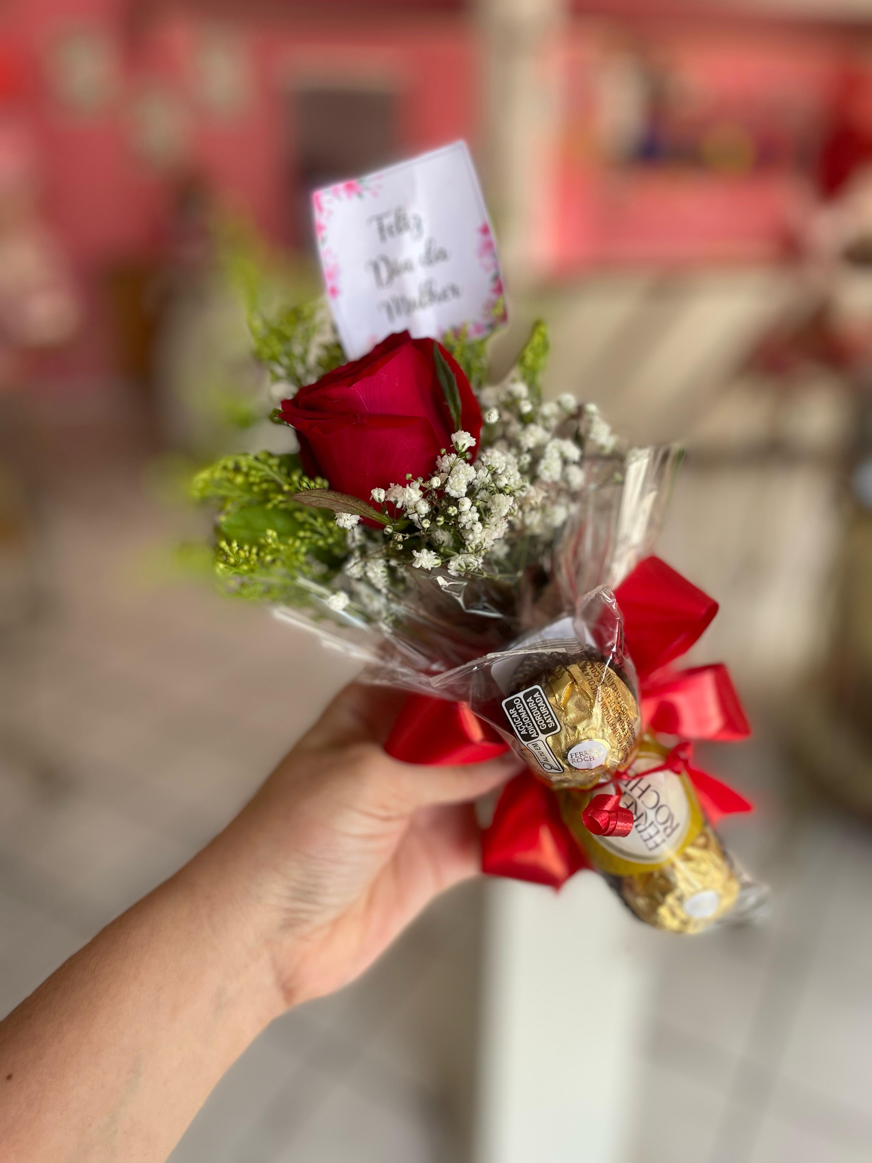 Rosa Embalada + 01 Ferrero Rocher T3